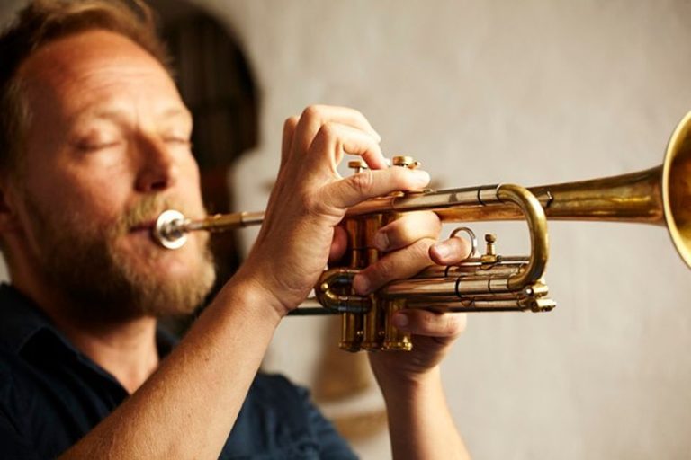 Pengertian Alat Musik Terompet Serta Sejarah, Fungsi, Dan Cara Bermain ...